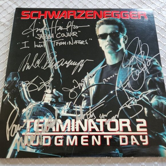 Media | Arnold Schwarzenegger Linda Hamilton Cast Signed Terminator 2 ...